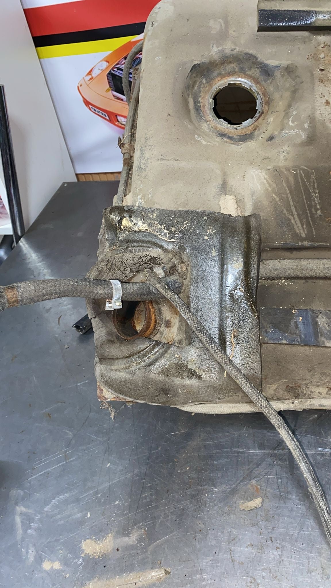 Porsche 924 Metal Fuel tank for early cars with bayonet type fuel leve ...