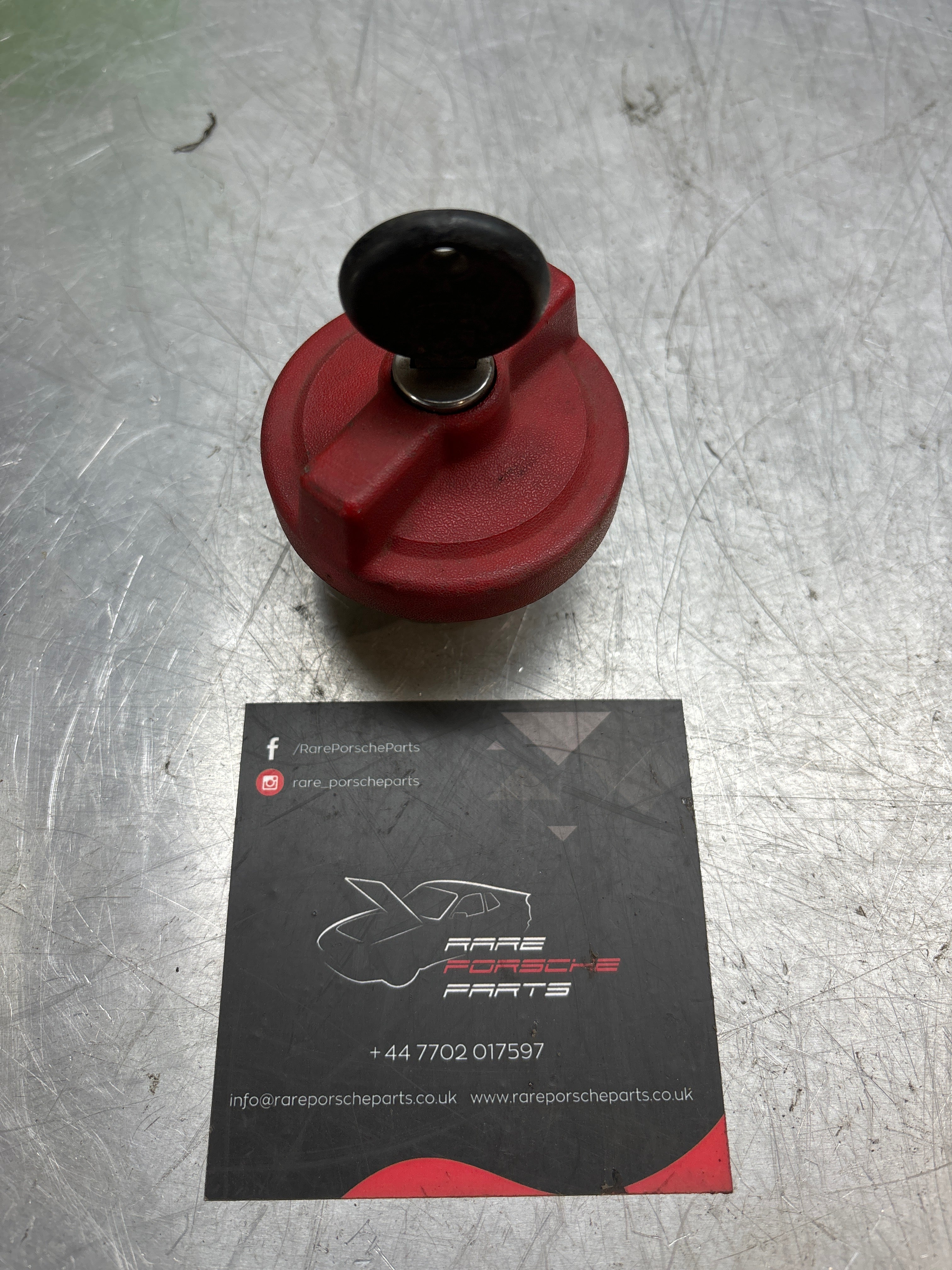 Porsche 924/944 red fuel cap, with key, used 477201061 older type ...