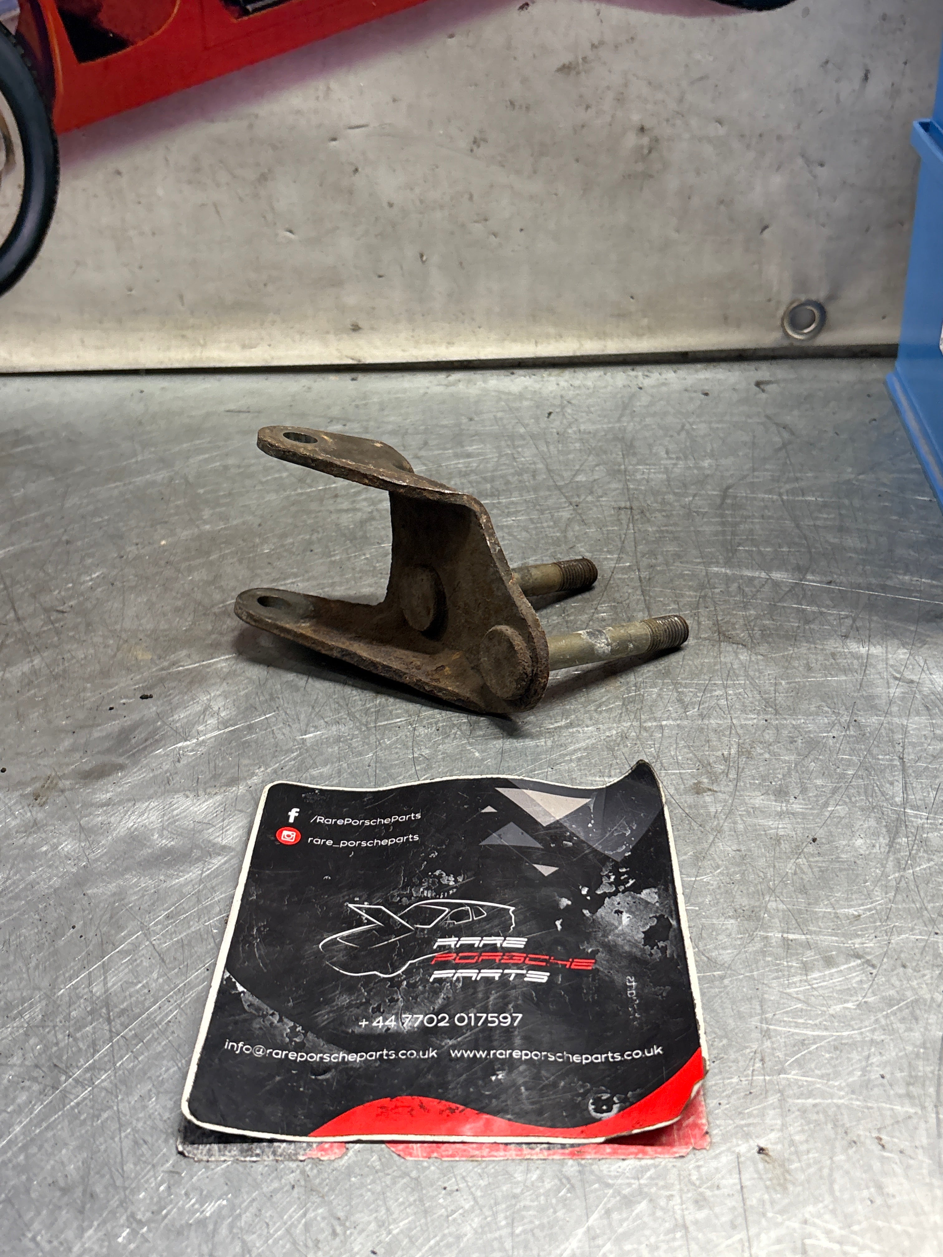 Porsche 928 Wishbone stabilizer bracket, left, used 92834109205 – Rare ...