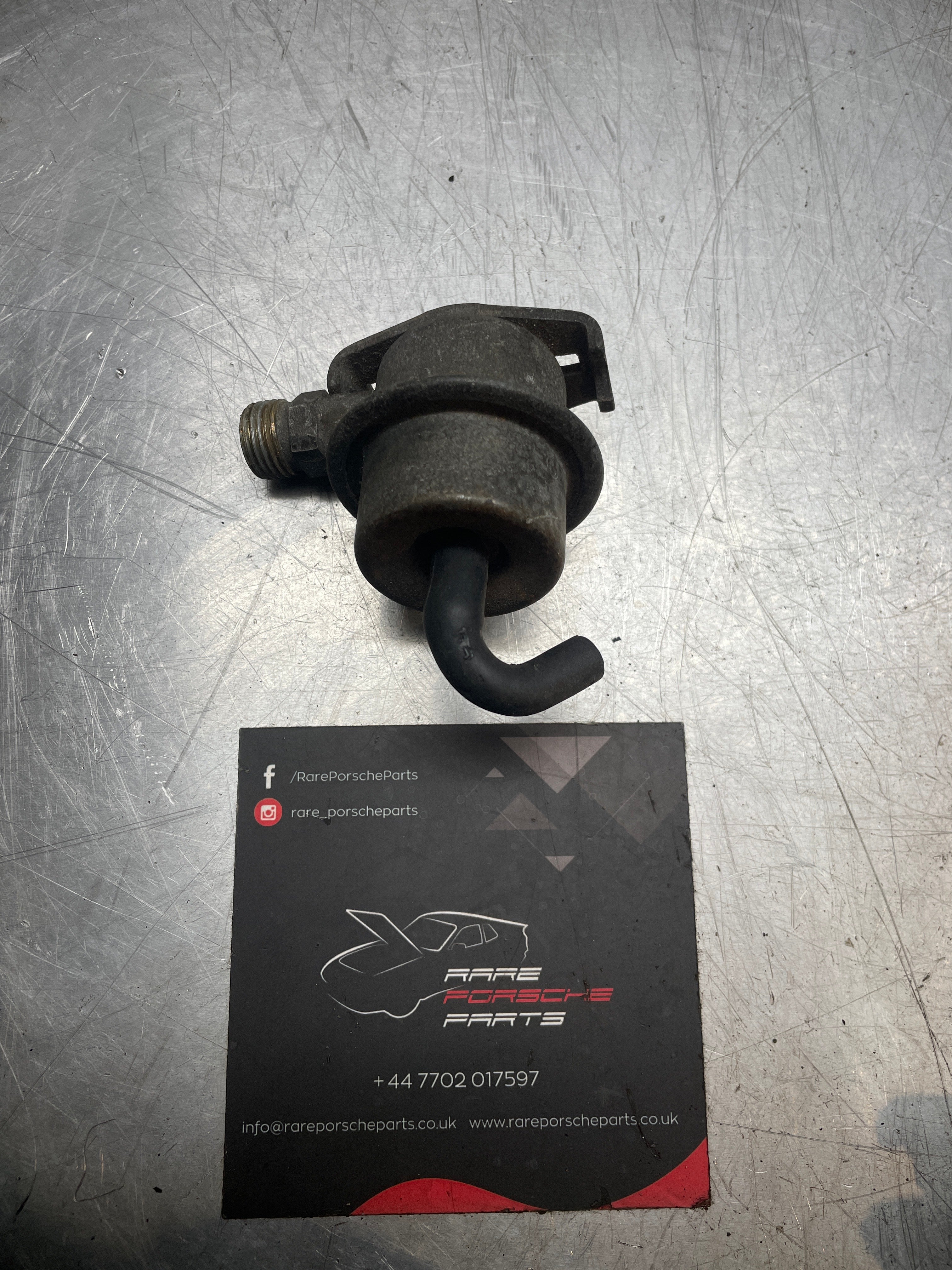 Porsche 944 1982-1985 fuel pressure damper. 0280161018 / 94411020101 u ...