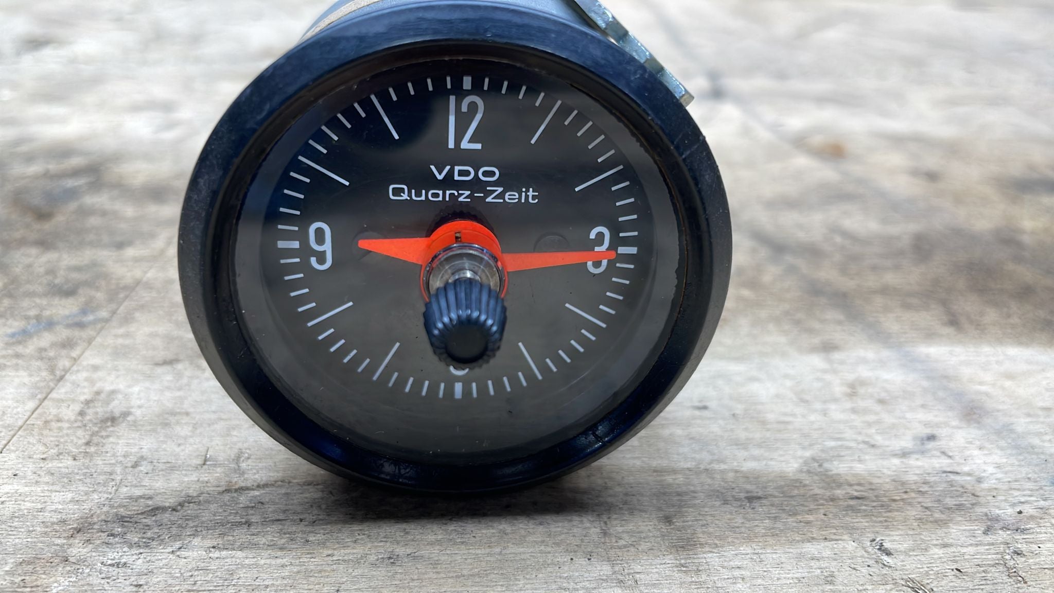 Porsche 924 2.0 N/A early clock for centre console 477919211 used ...