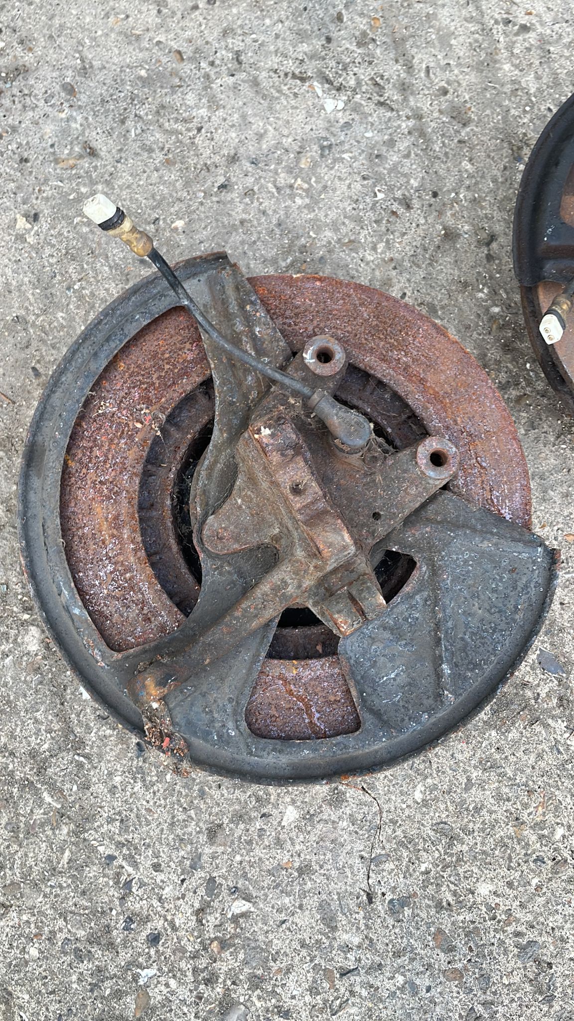 Porsche 944 S2 pair of complete front hubs, used – Rare Porsche Parts