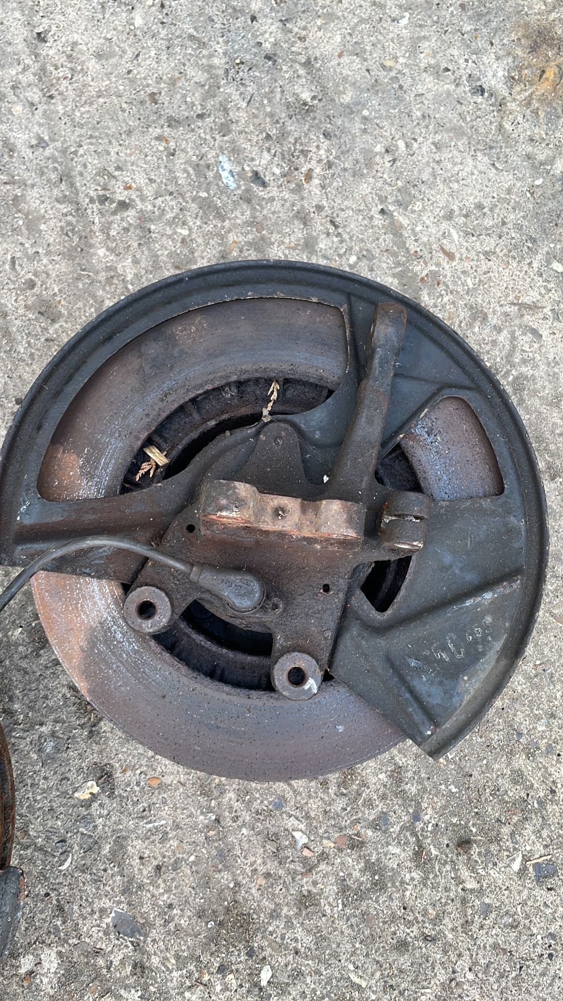 Porsche 944 S2 pair of complete front hubs, used – Rare Porsche Parts