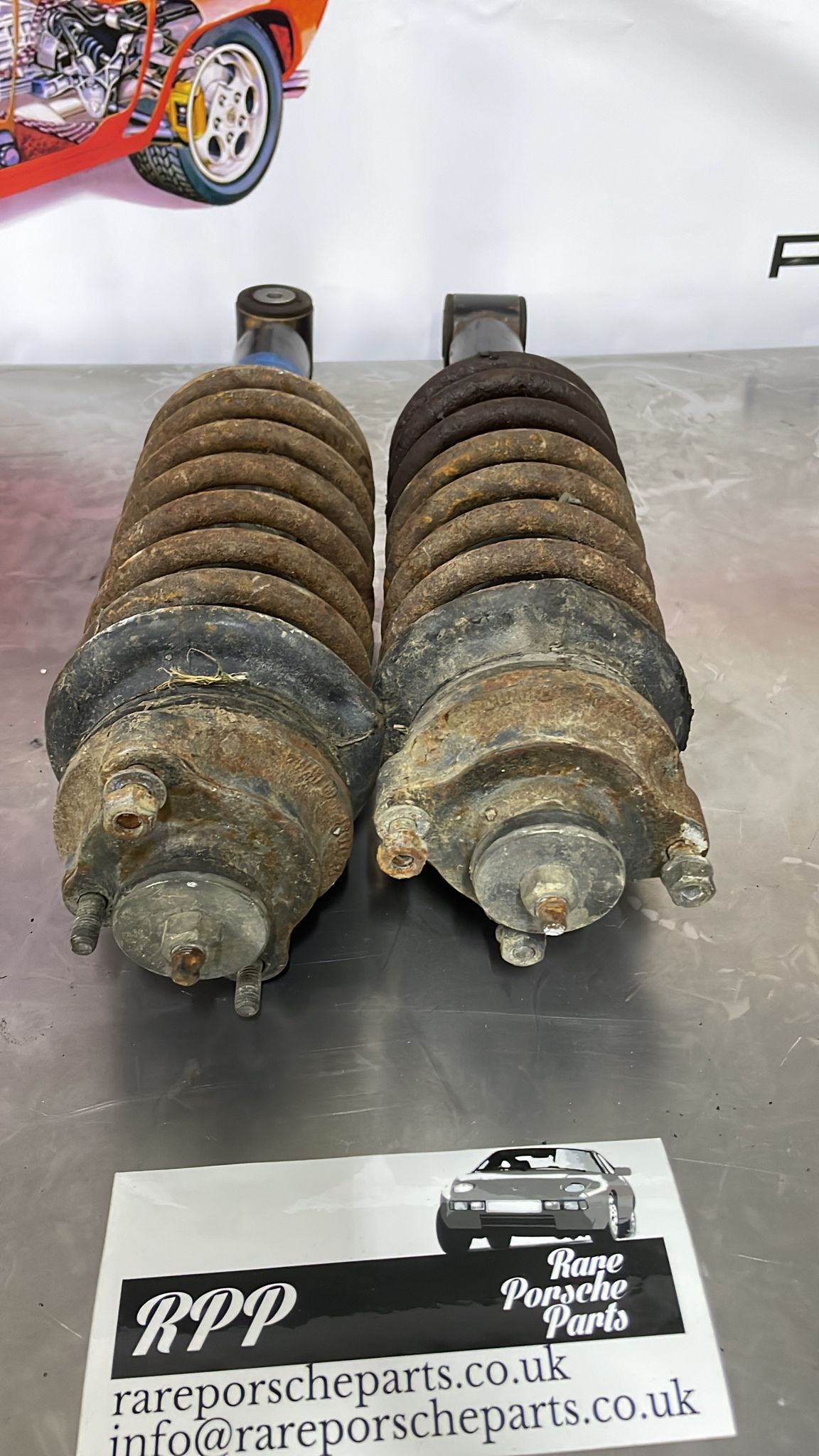 Porsche 928 pair of rear suspension legs, used – Rare Porsche Parts