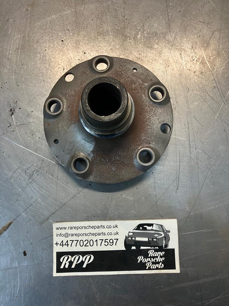 Porsche 928 rear wheel hub, 92833106507, used – Rare Porsche Parts