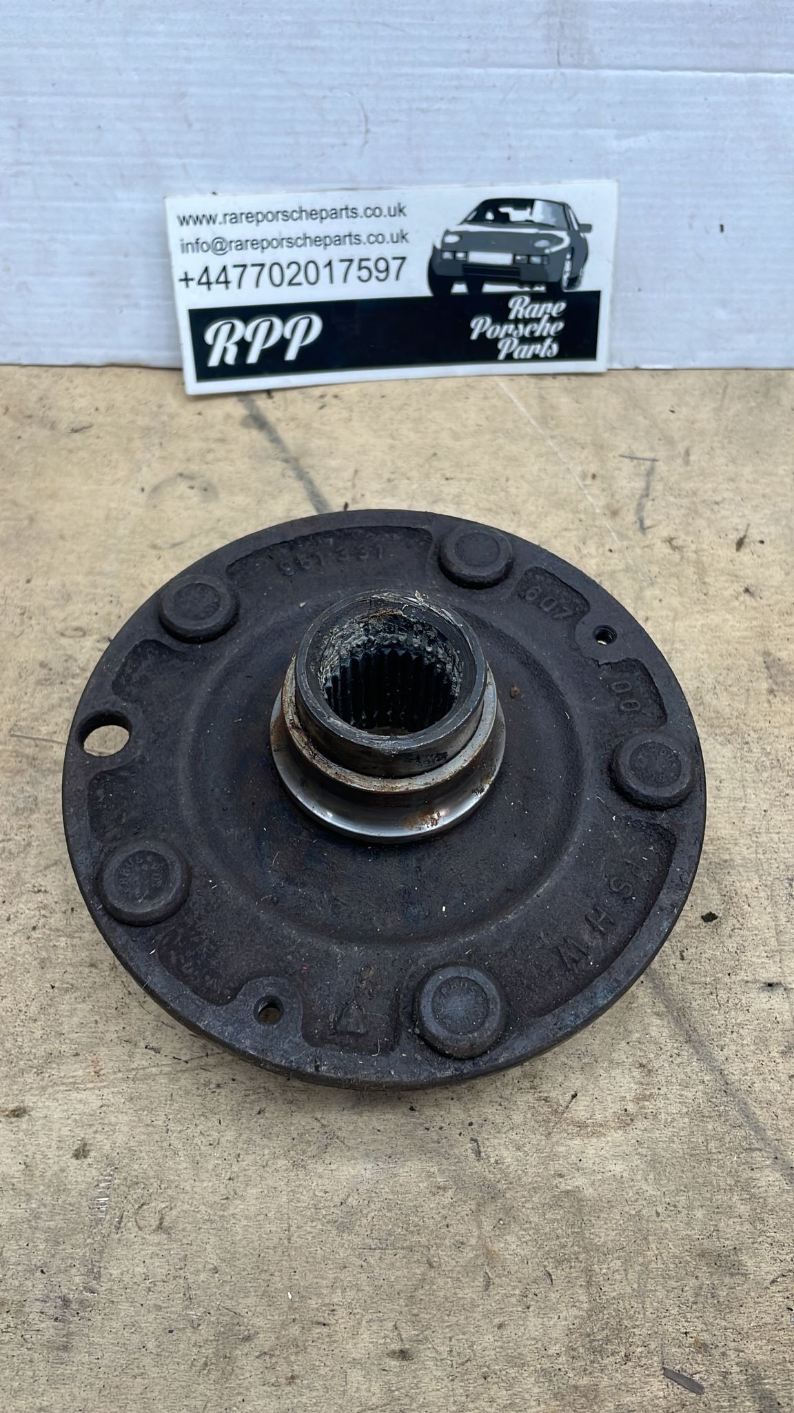 Porsche 944 rear hub 95133160700, used – Rare Porsche Parts