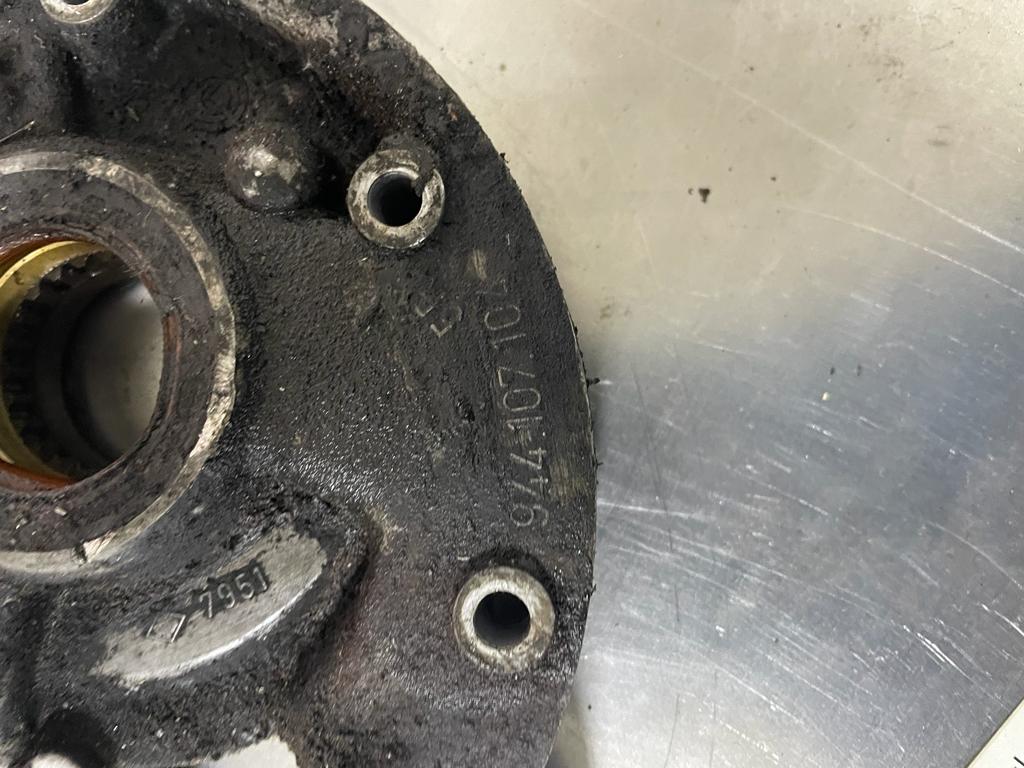 Porsche 944 oil pump assembly, used 944107104 – Rare Porsche Parts
